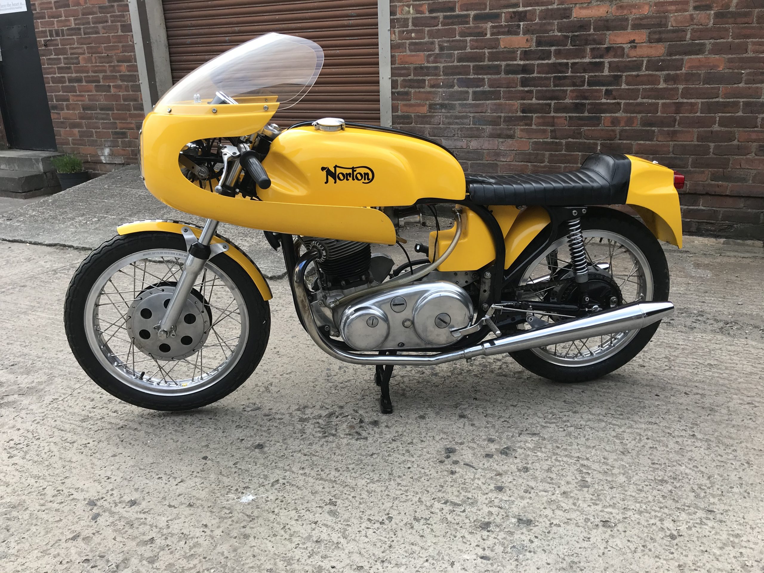 Norton 750 Cafe Racer – Hugh Adams Motorcycles