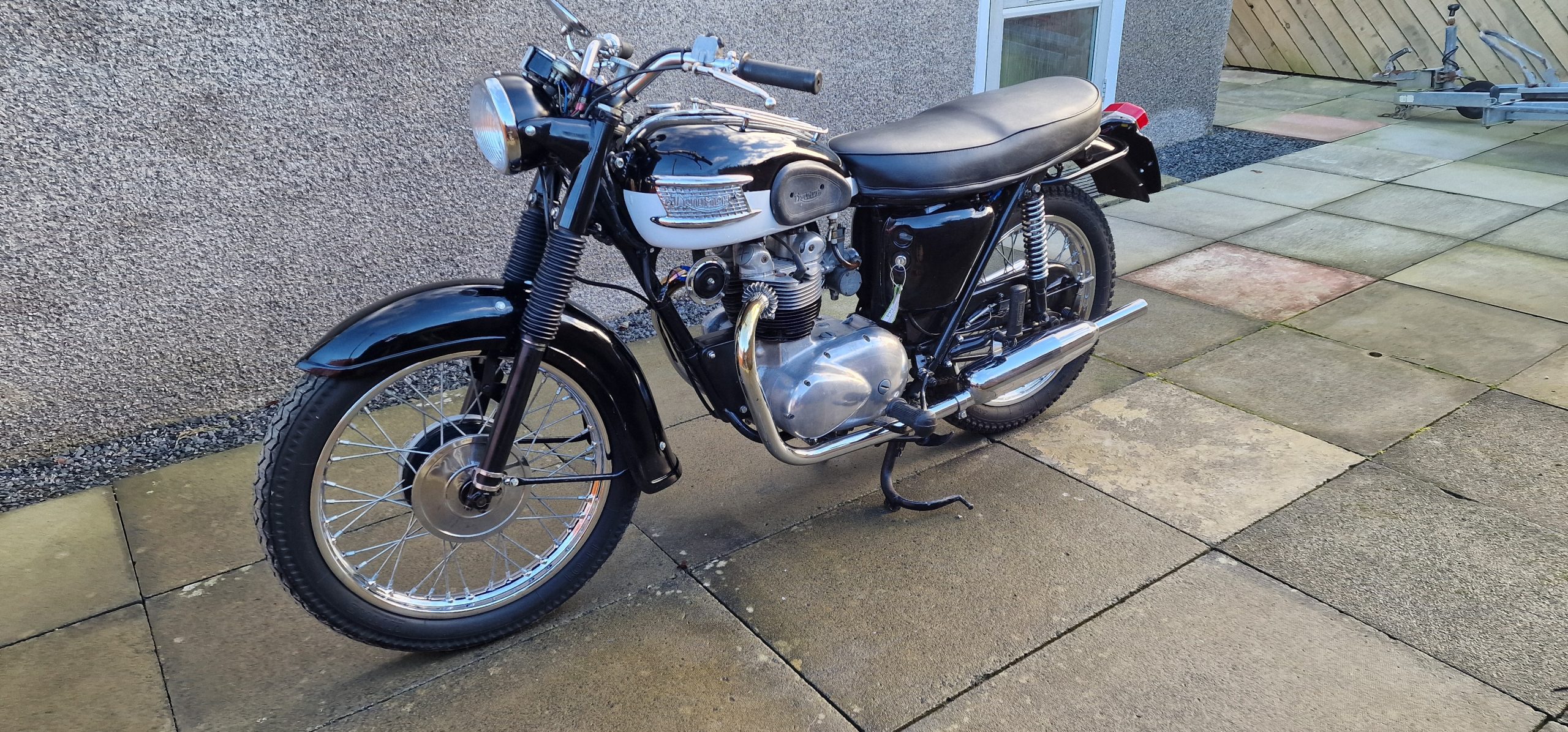 Triumph T100 500cc twin – SOLD – Hugh Adams Motorcycles